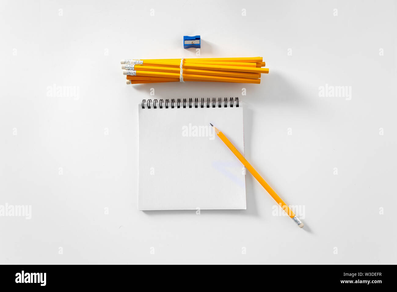 Blank white paper note Stock Photo - Alamy