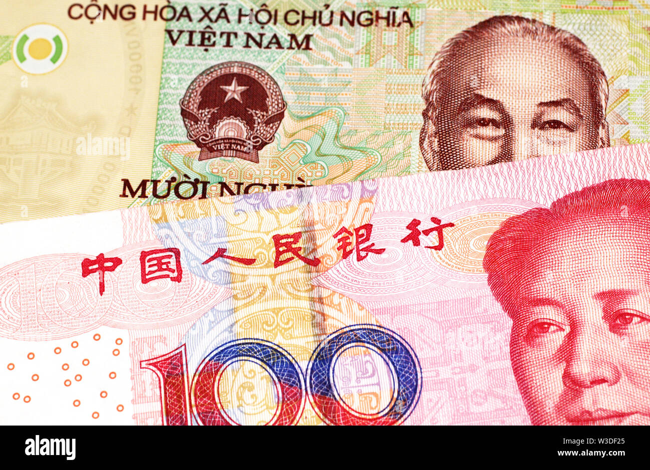 One hundred thousand vietnamese dong hi-res stock photography and ...