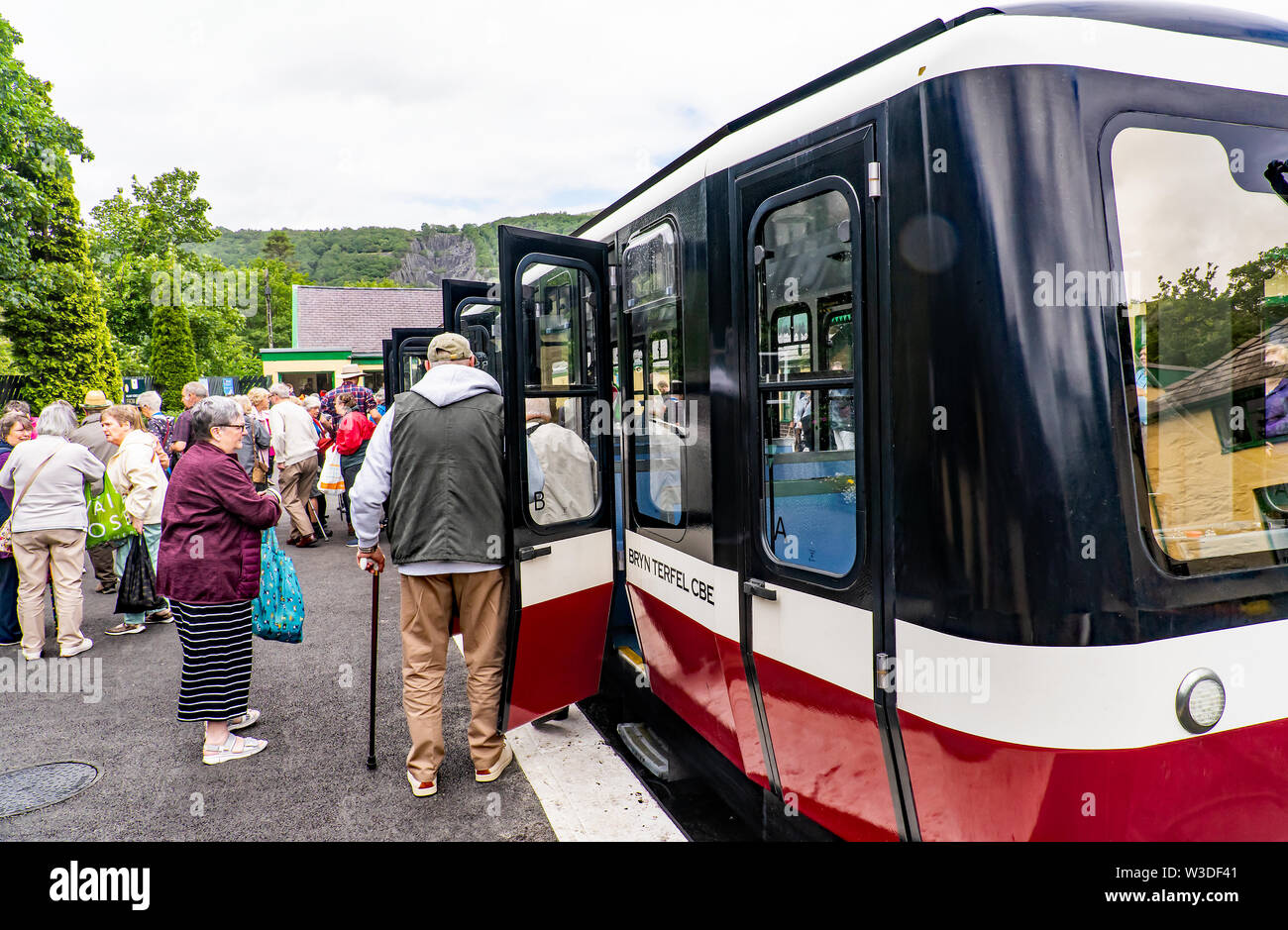 Passengers getting off the diesel train service at Llanberis train ...