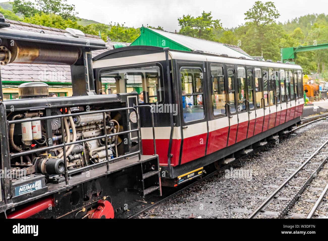 Snowdon mountain diesel locomotive hi-res stock photography and images ...