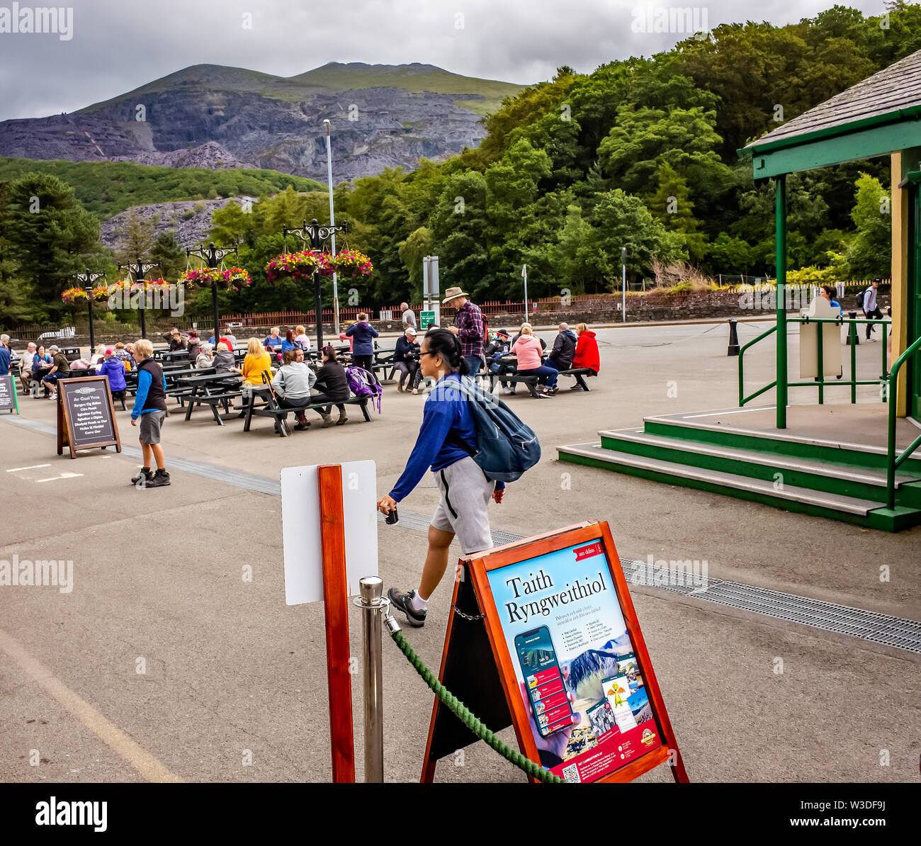 Mount snowdon distant view hi-res stock photography and images - Alamy