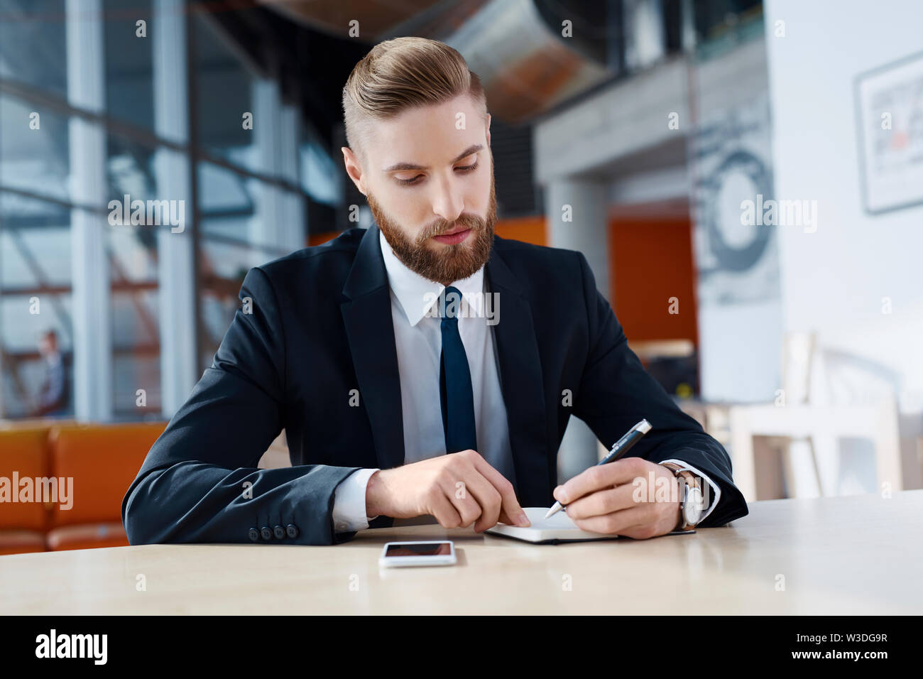 Person taking notes hi-res stock photography and images - Alamy