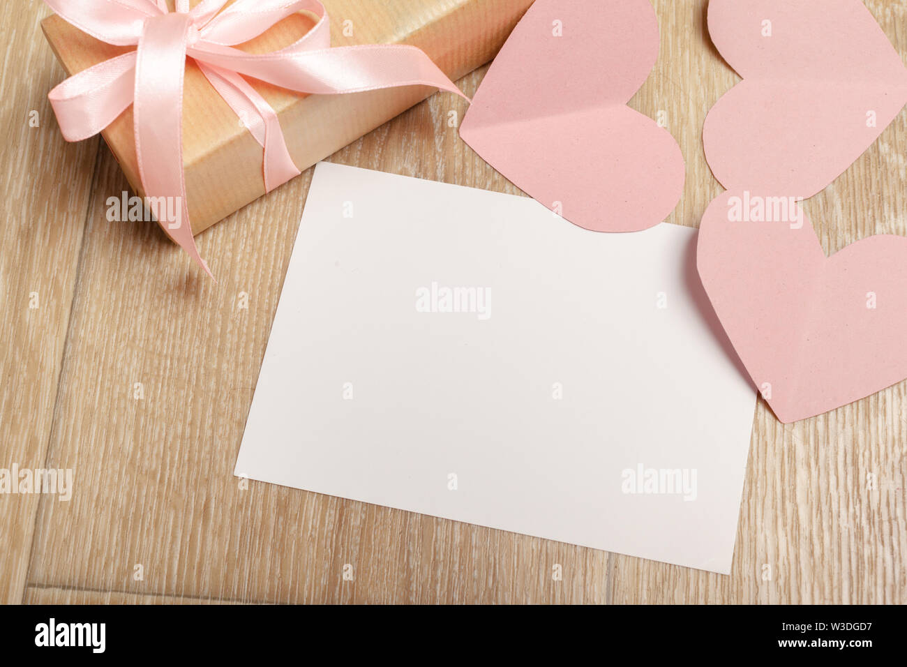 Vintage gift box Stock Photo - Alamy