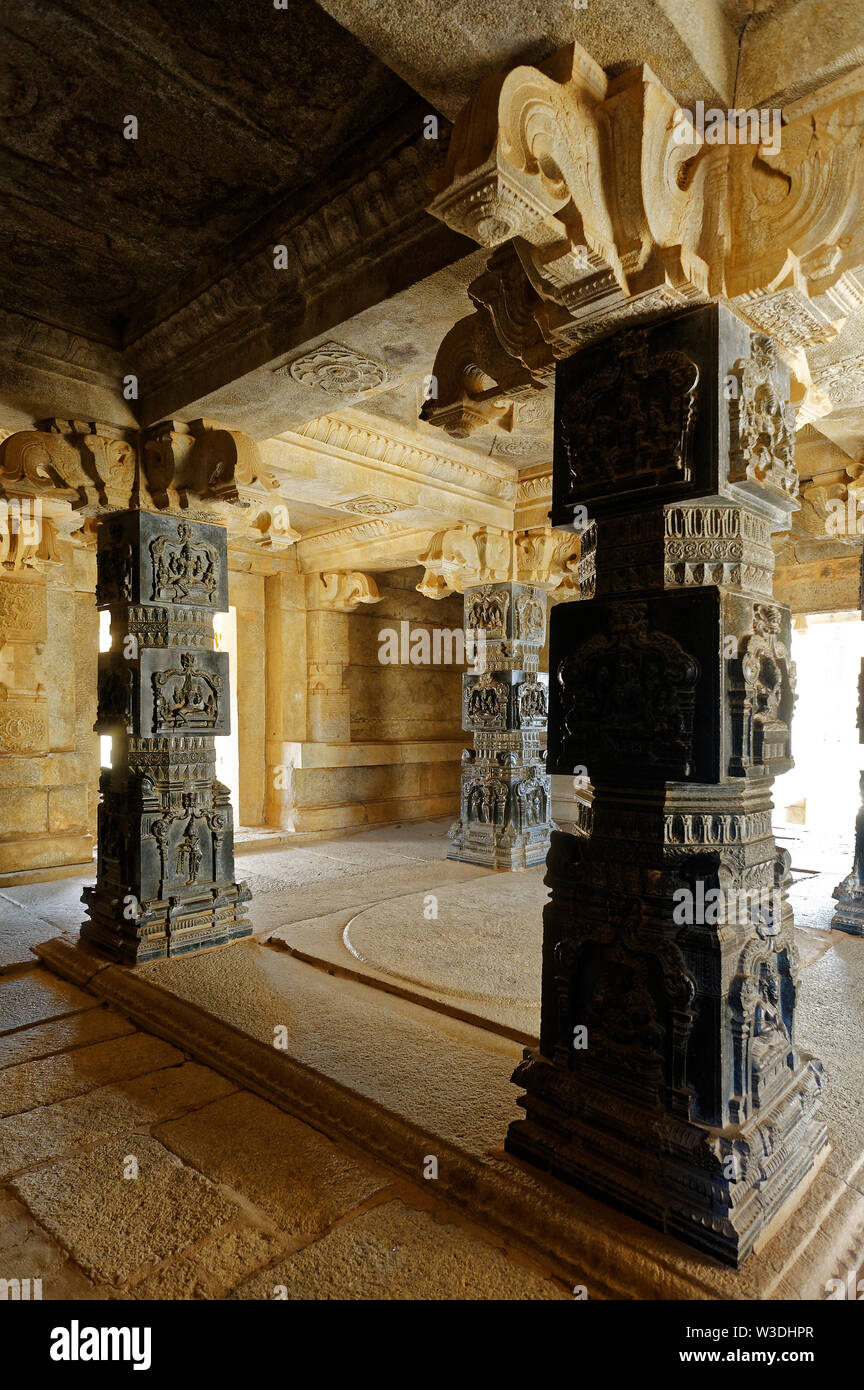 Ancient decorative pillars of Hindu temple Stock Photo - Alamy