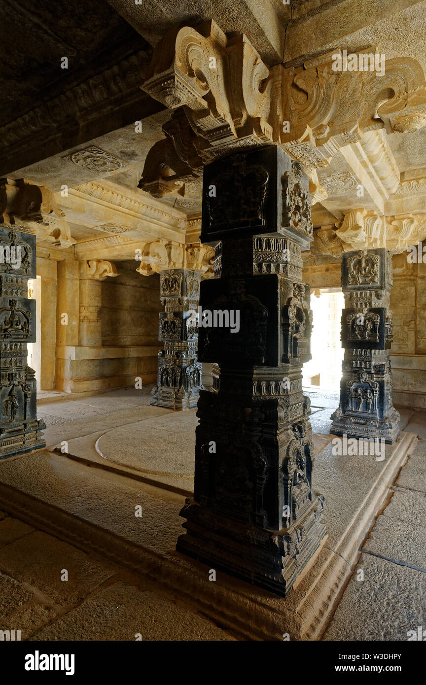 Ancient decorative pillars of Hindu temple Stock Photo - Alamy