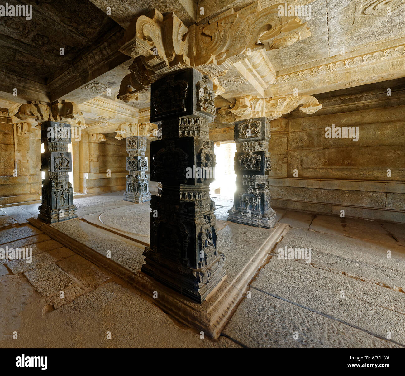 Ancient decorative pillars of Hindu temple Stock Photo - Alamy