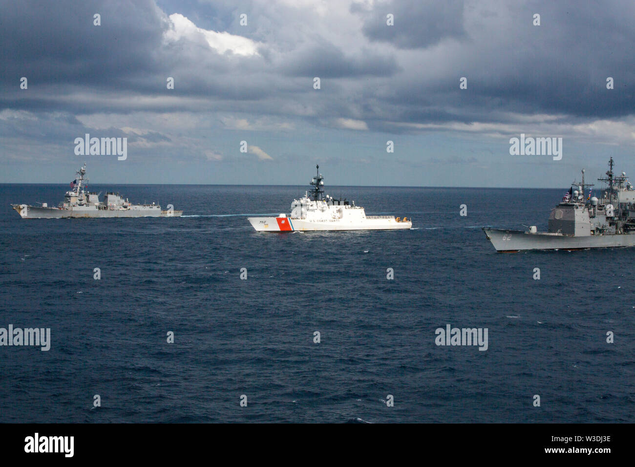The Amphibious Assault Ship Uss Wasp Lhd 1 Stock Photos & The ...
