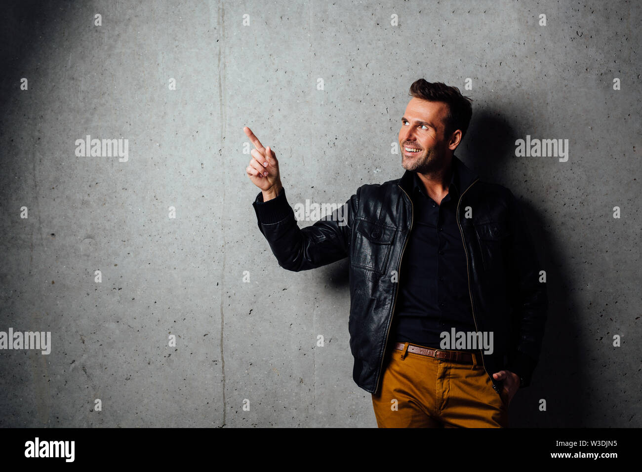 Man pointing distance hi-res stock photography and images - Alamy