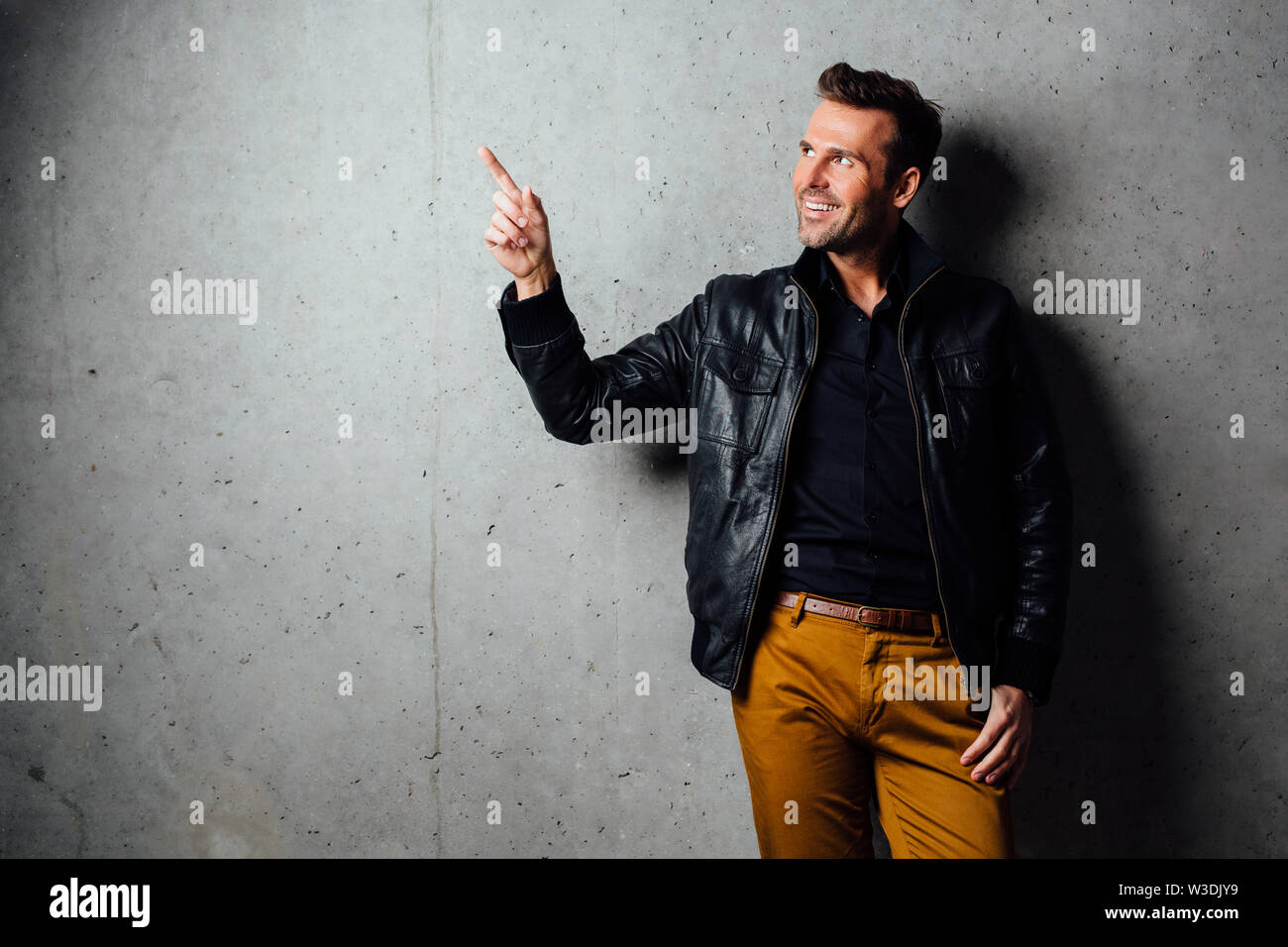 Man pointing distance hi-res stock photography and images - Alamy