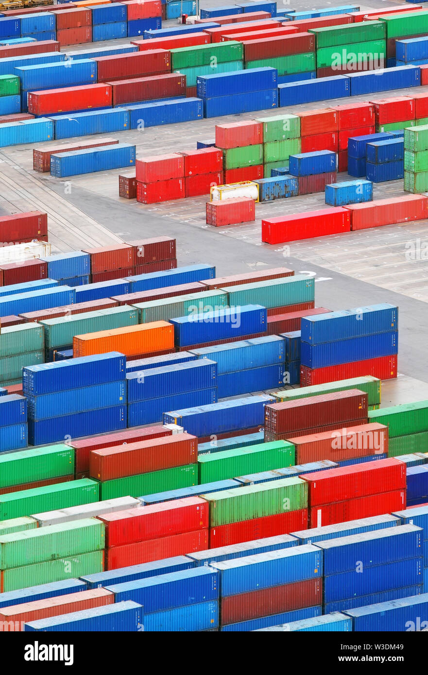 China shipping container ship hi-res stock photography and images - Alamy