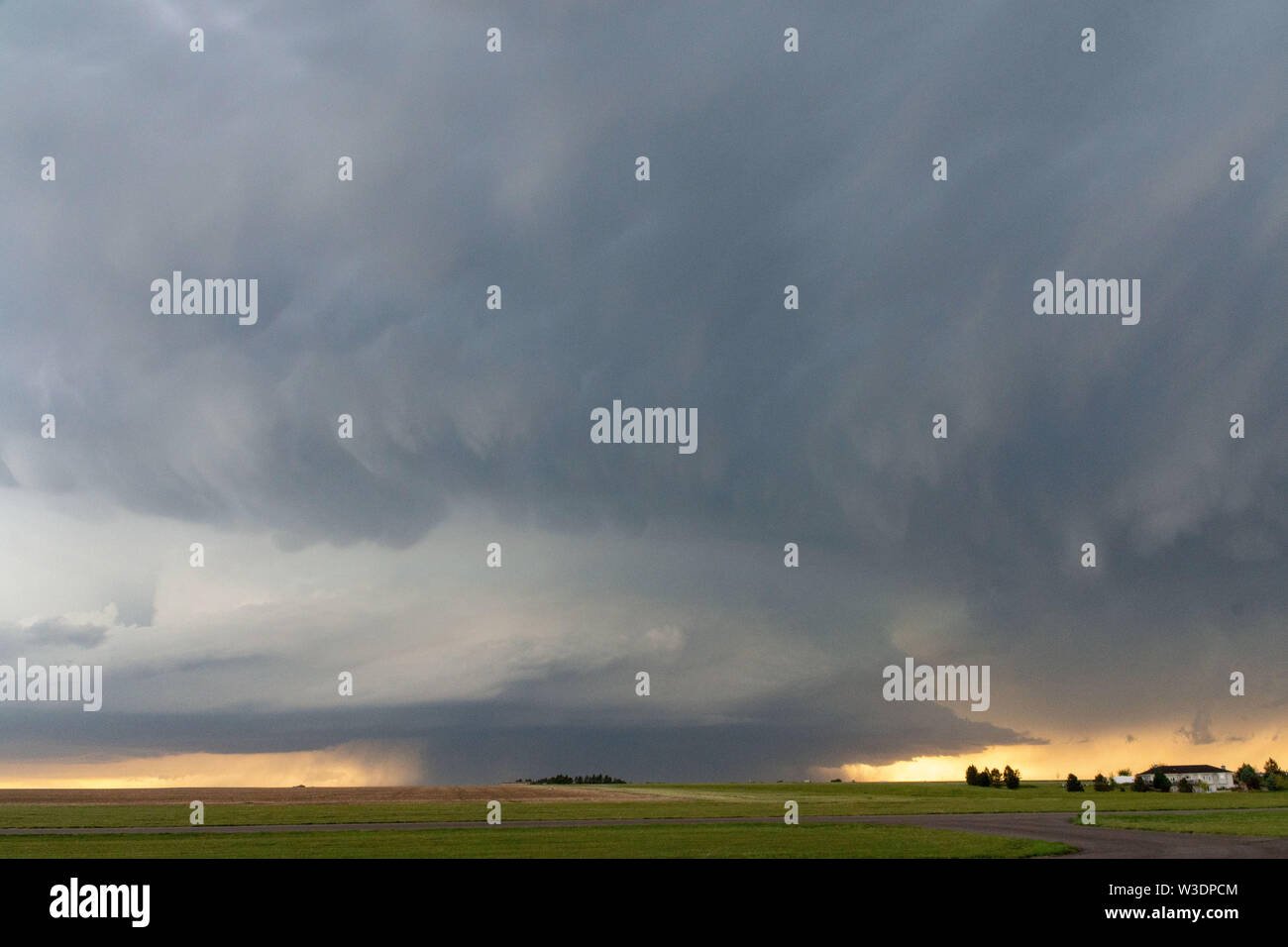 Supercell thunderstorm hi-res stock photography and images - Alamy