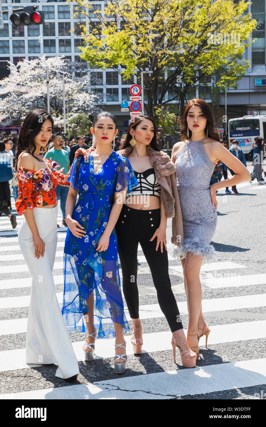 Japan, Honshu, Tokyo, Shibuya, Shibuya Crossing, Group of Young Female ...