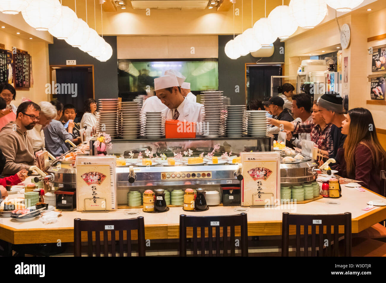 Moving sushi restaurant hi-res stock photography and images - Alamy
