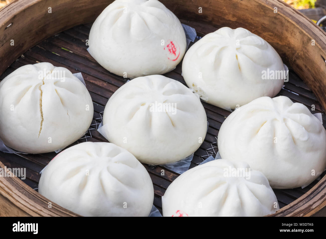 Steamed buns japan hi-res stock photography and images - Alamy