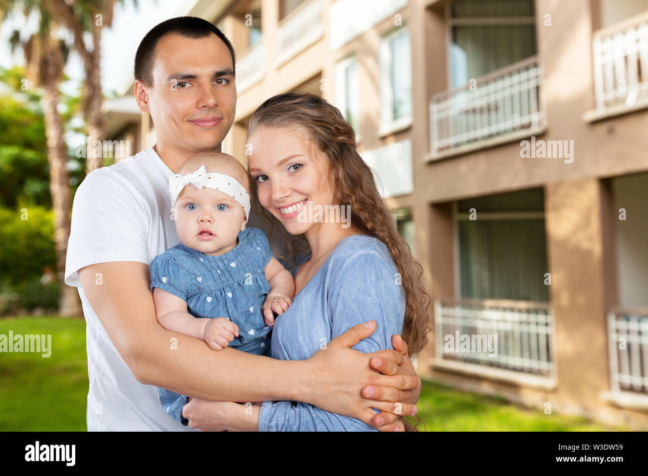 happy young family Stock Photo - Alamy