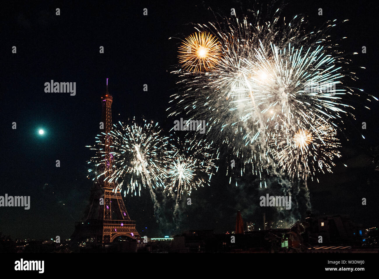 Paris, France. 14th July, 2019. Fireworks are exploded near the Eiffel ...