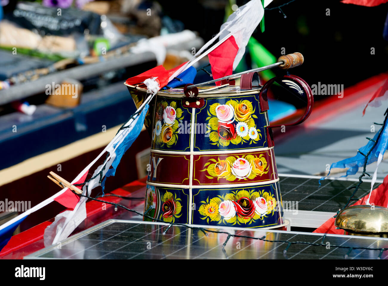 A Buckby can on a narrowboat, Stratford-upon-Avon, UK Stock Photo - Alamy