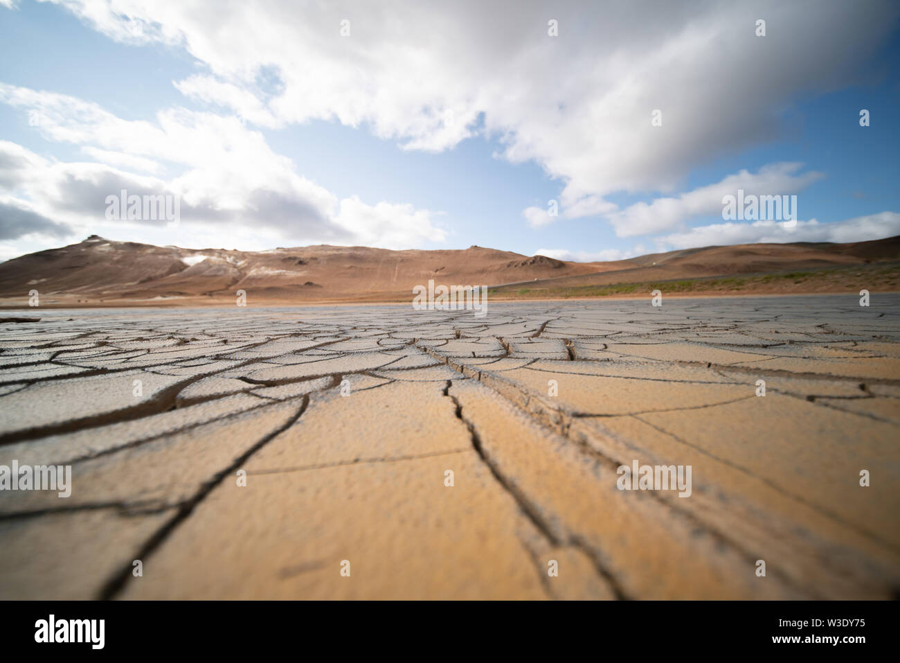 Dried land in the desert. Cracked soil crust Stock Photo - Alamy