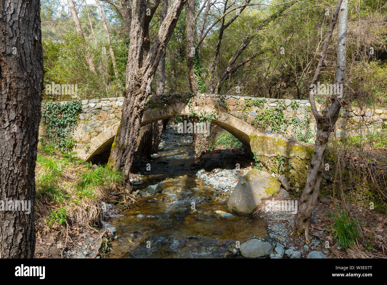 water stream running over rocks Stock Photo - Alamy