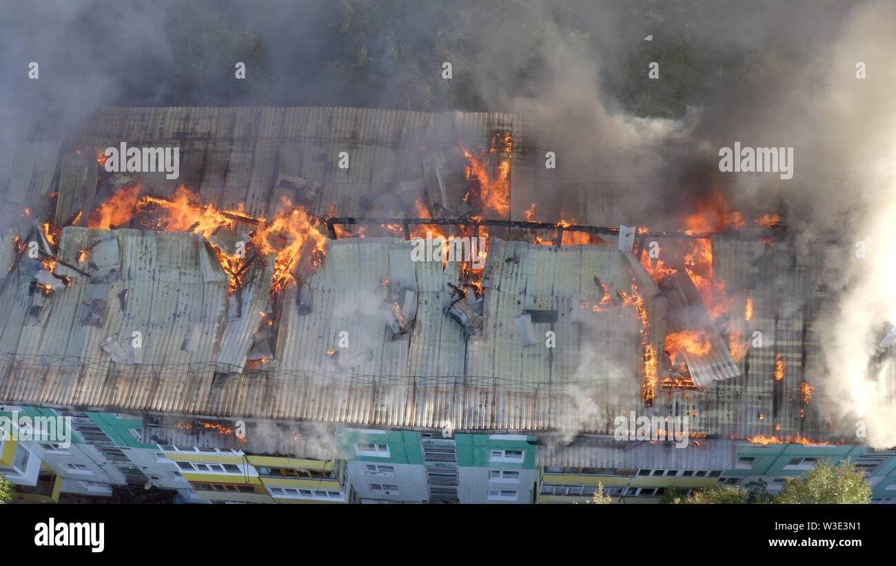 Burning roof residential high rise hi-res stock photography and images ...