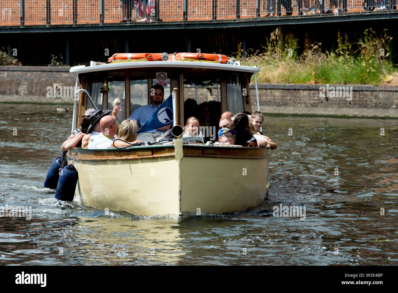 River avon stratford upon avon with boat hi-res stock photography and ...