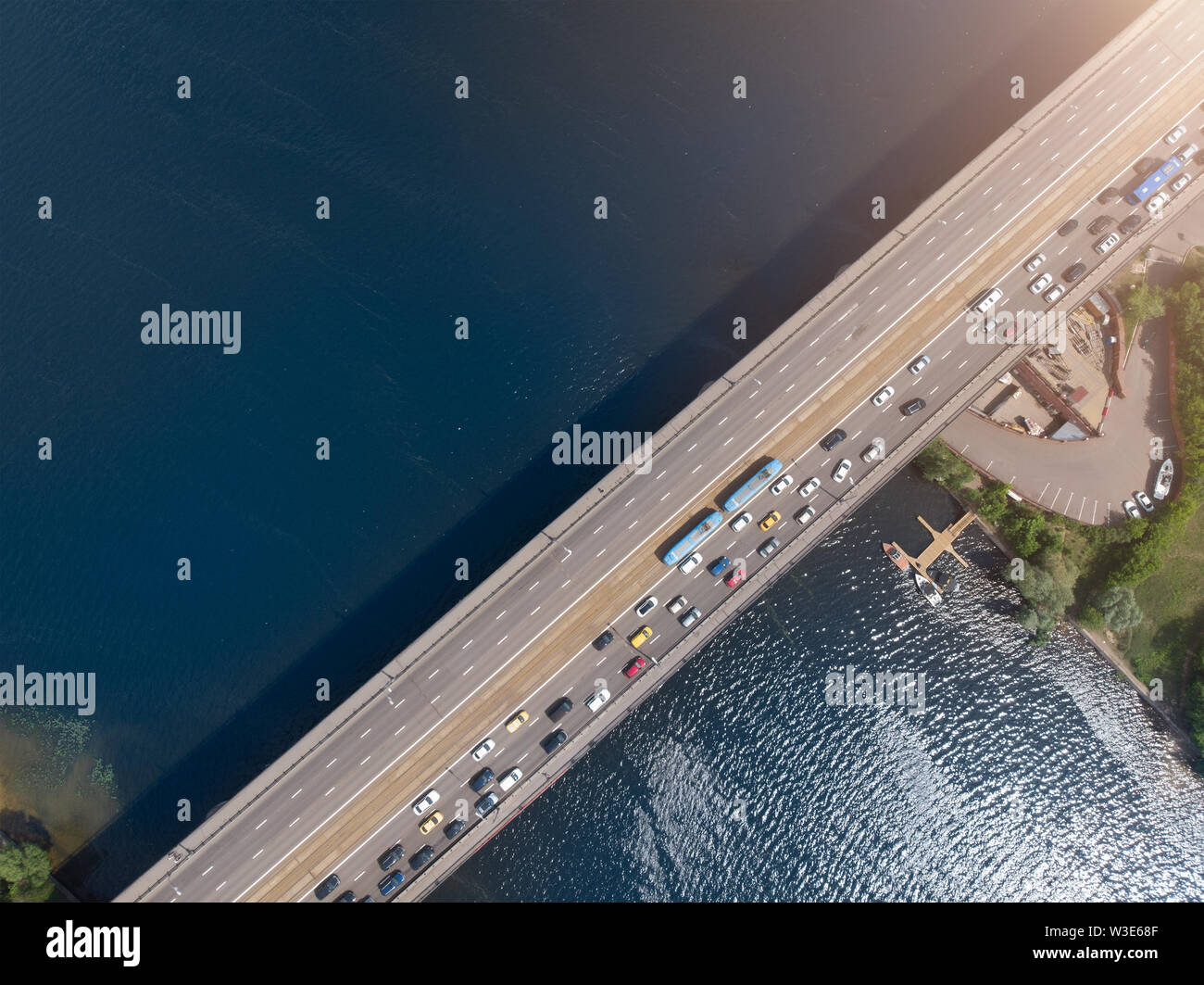 Photo cars on bridge hi-res stock photography and images - Alamy