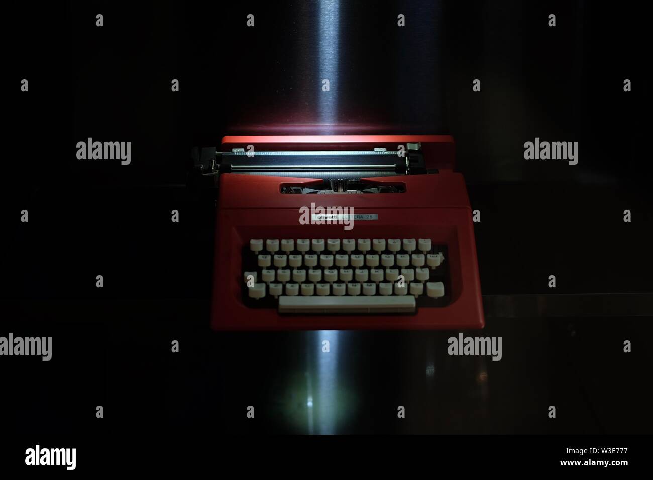 Olivetti typewriter hi-res stock photography and images - Alamy