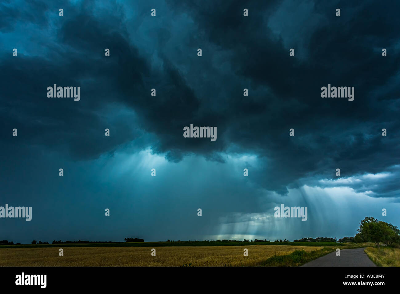 Micro burst hi-res stock photography and images - Alamy