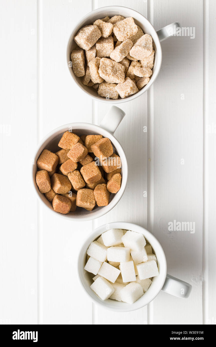 White and brown sugar cubes in coffee mug. Top view Stock Photo - Alamy