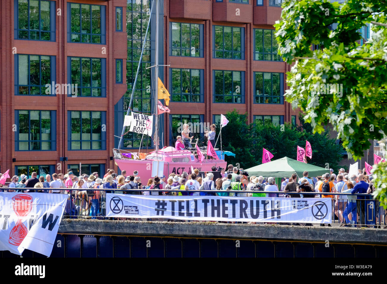 Extinction rebellion pink boat hi-res stock photography and images - Alamy