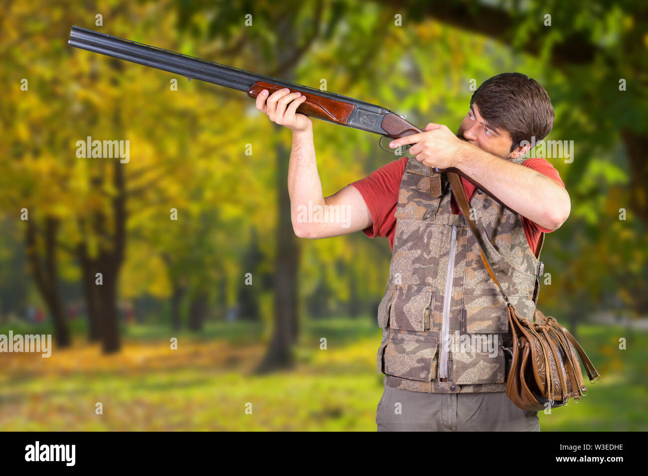 hunter with his rifle Stock Photo - Alamy