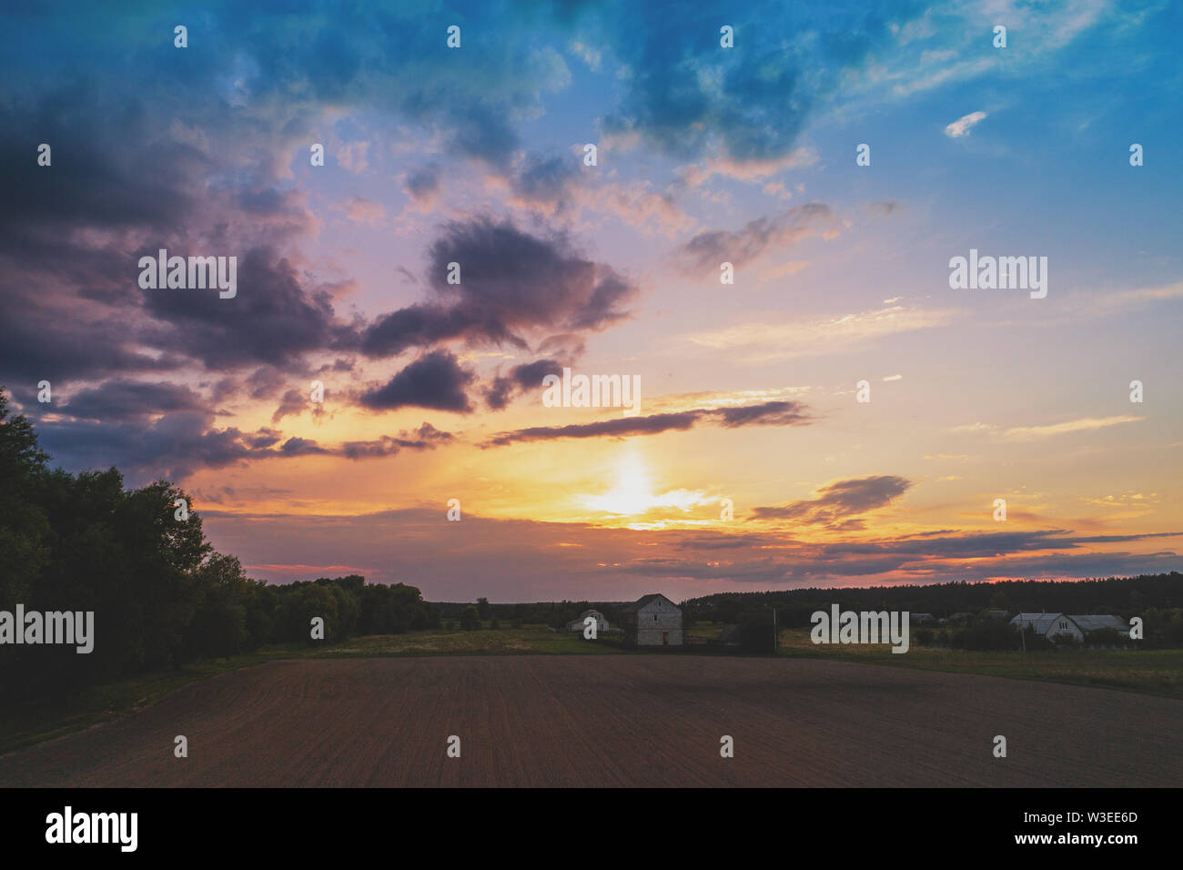 Beautiful evening sky view hi-res stock photography and images - Alamy