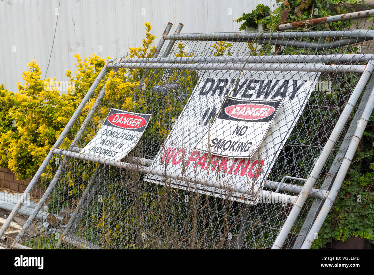 Australia kangaroo fence hi-res stock photography and images - Alamy