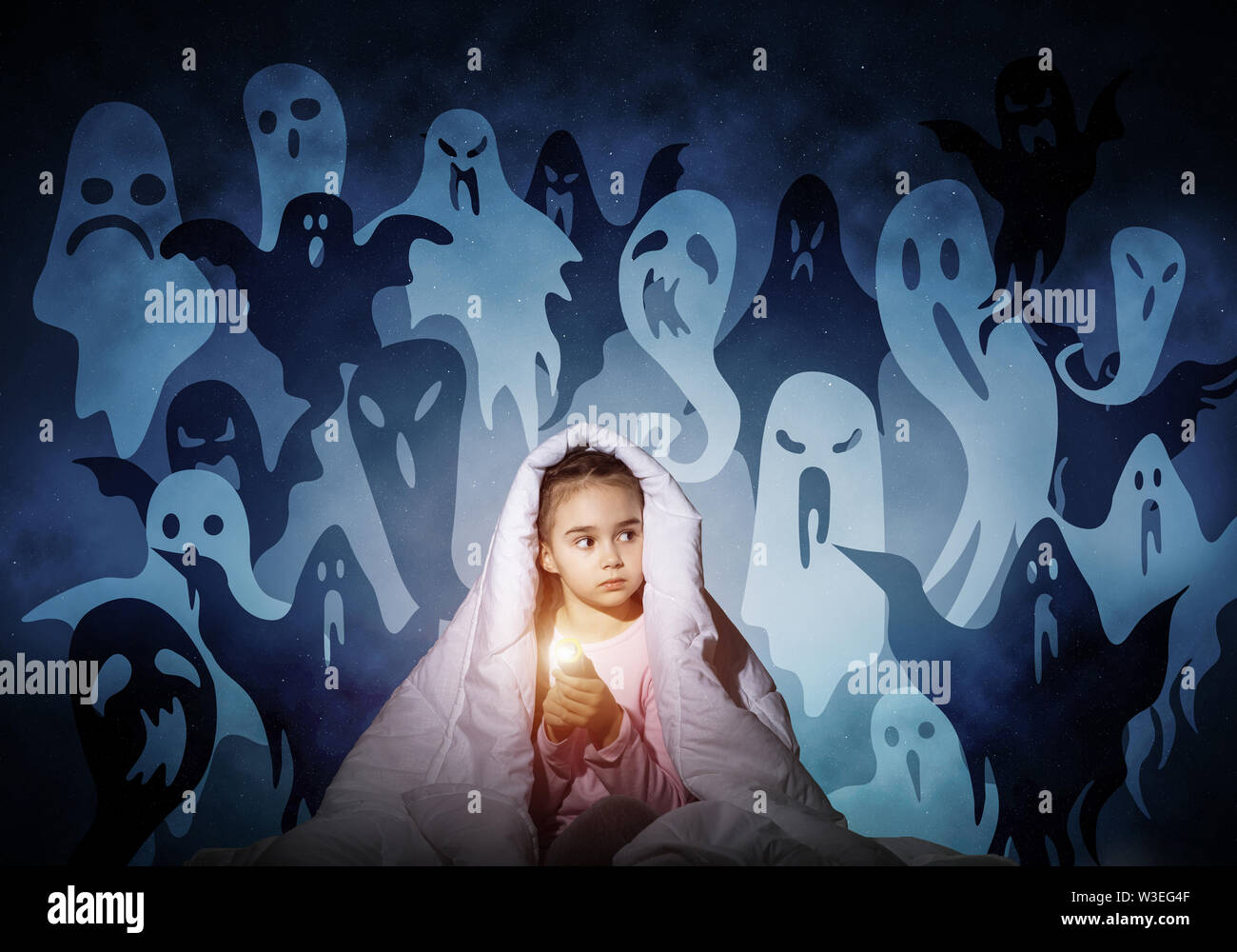Scared child silhouette hi-res stock photography and images - Alamy