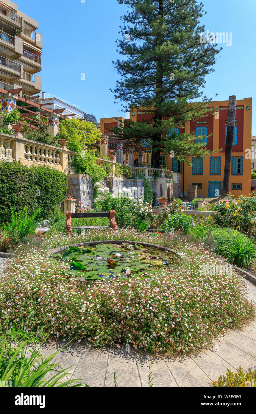 Fontana rosa jardín hi-res stock photography and images - Alamy