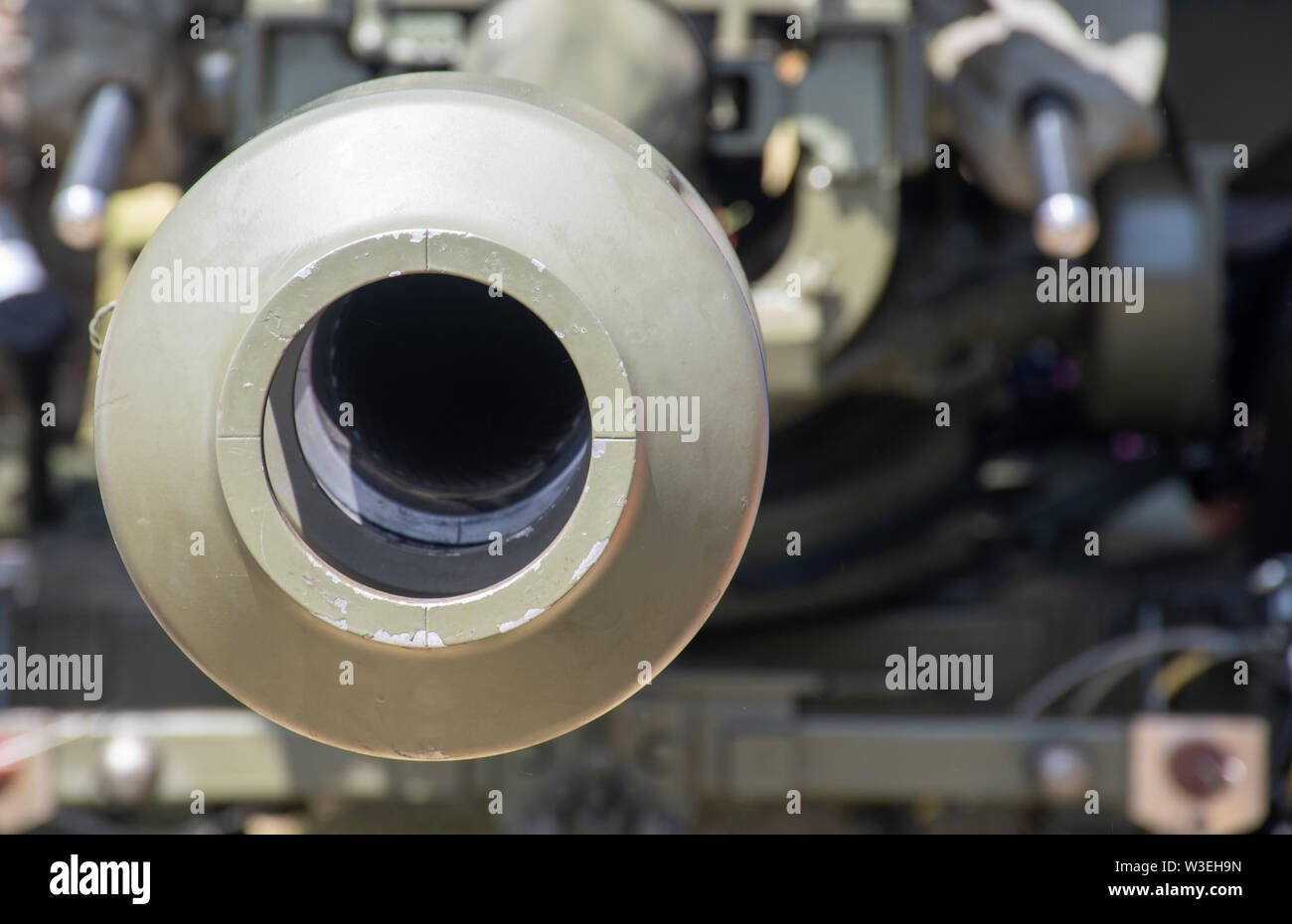 Looking down the barrel of large gun Stock Photo - Alamy