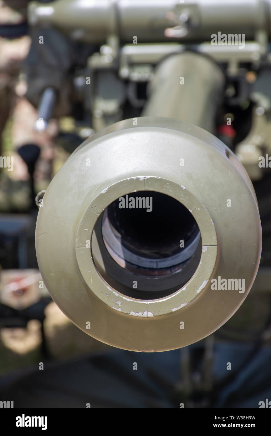 Close up of front of barrel of large artillery gun Stock Photo - Alamy