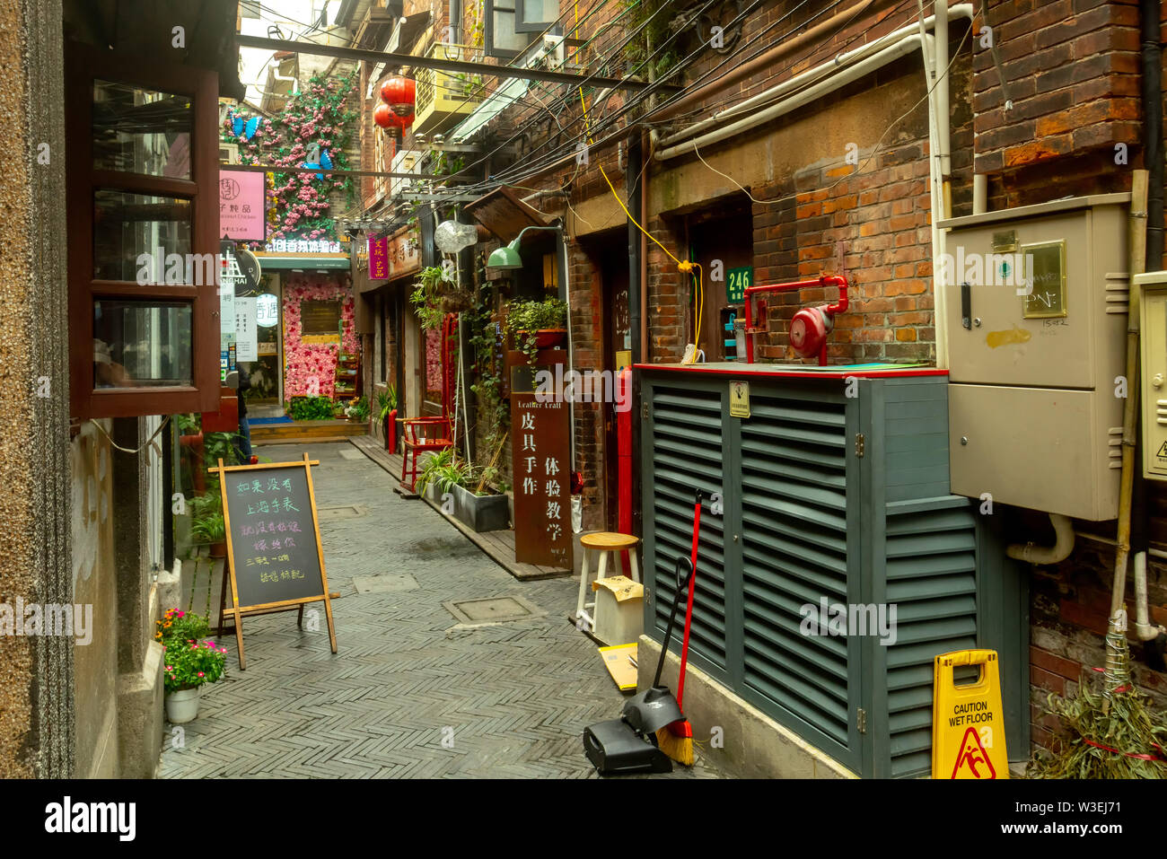Chinese streetlife hi-res stock photography and images - Alamy