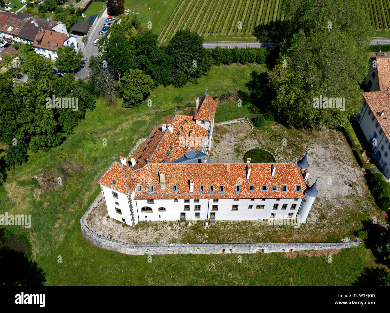 Castle monuments hi-res stock photography and images - Alamy