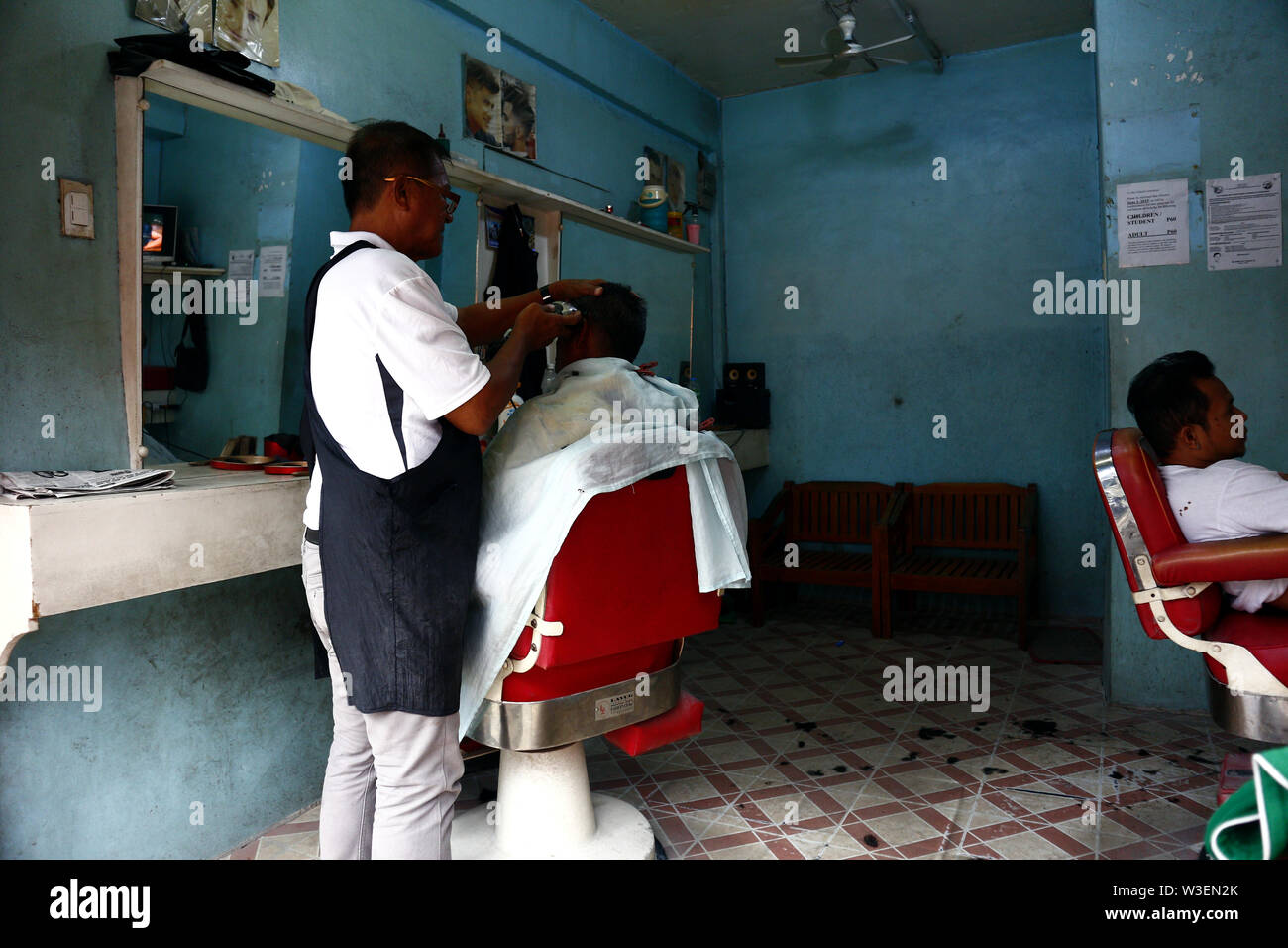 Filipino artisan hi-res stock photography and images - Alamy