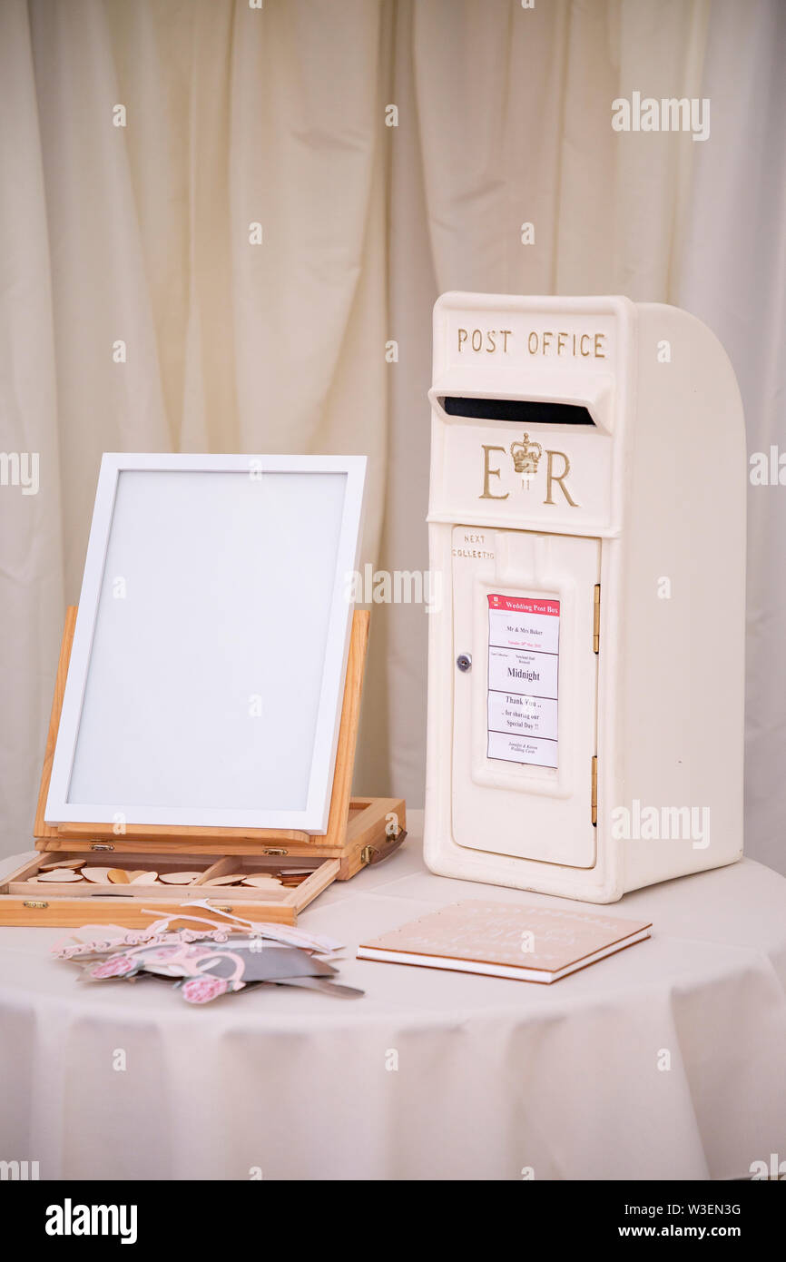Cream post box hi-res stock photography and images - Alamy