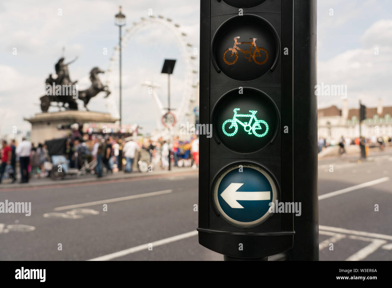 Car signaling turn hi-res stock photography and images - Alamy