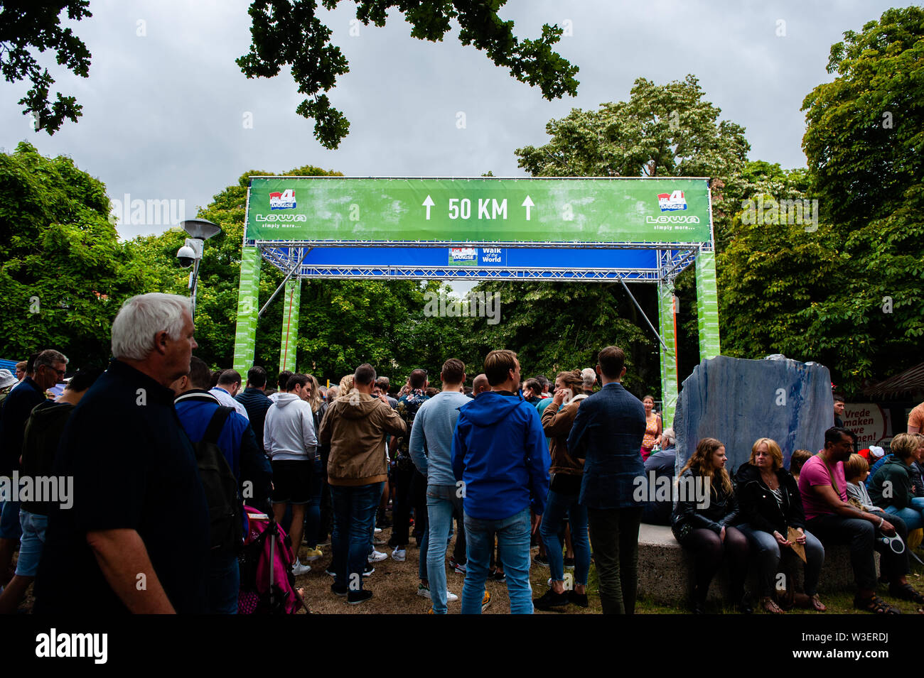 Four days marches start hi-res stock photography and images - Alamy