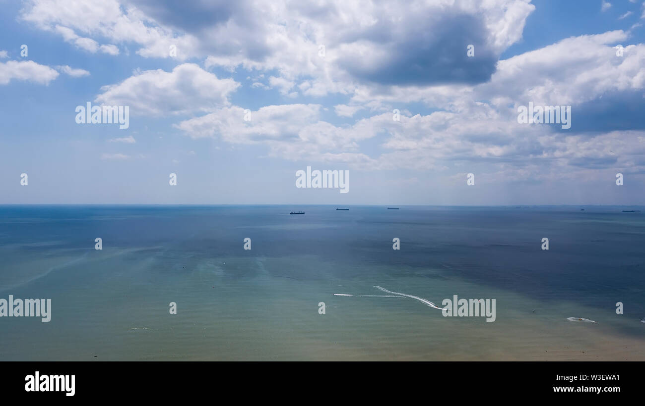 Horizon line between sea hi-res stock photography and images - Alamy