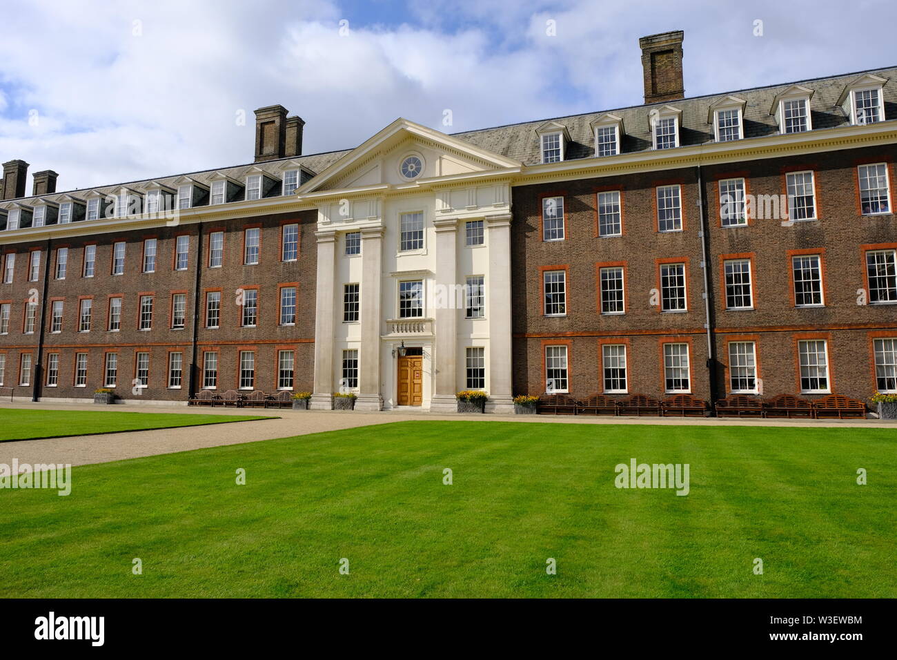 Royal chelsea hospital barracks hi-res stock photography and images - Alamy