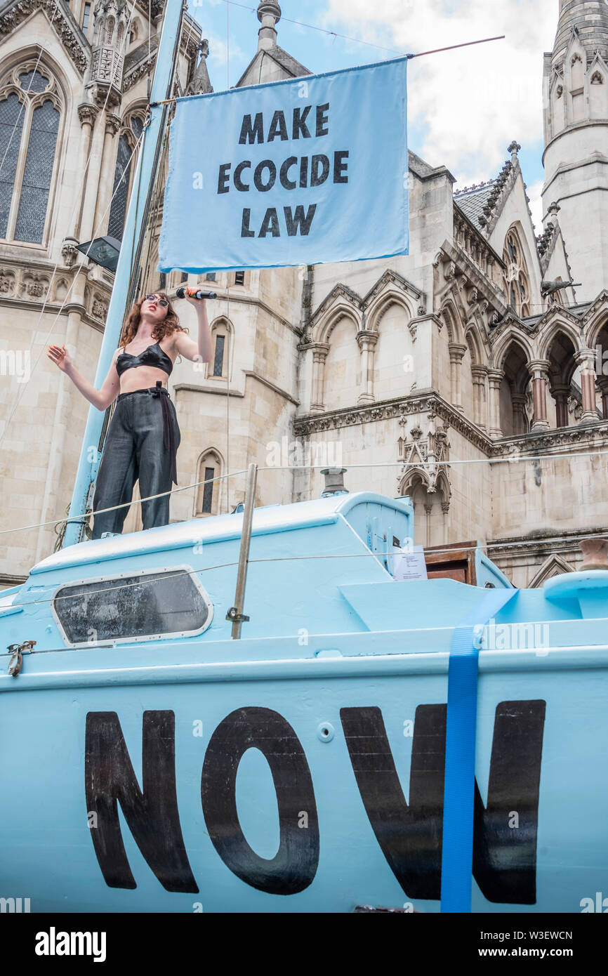 London, UK. 15th July 2019. Jessica Winter performs on the boat after ...