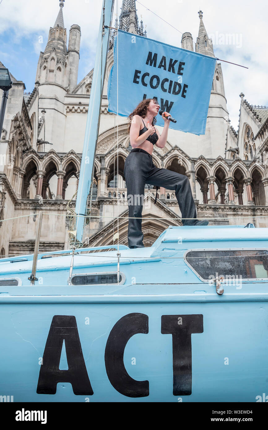 London, UK. 15th July 2019. Jessica Winter performs on the boat after ...