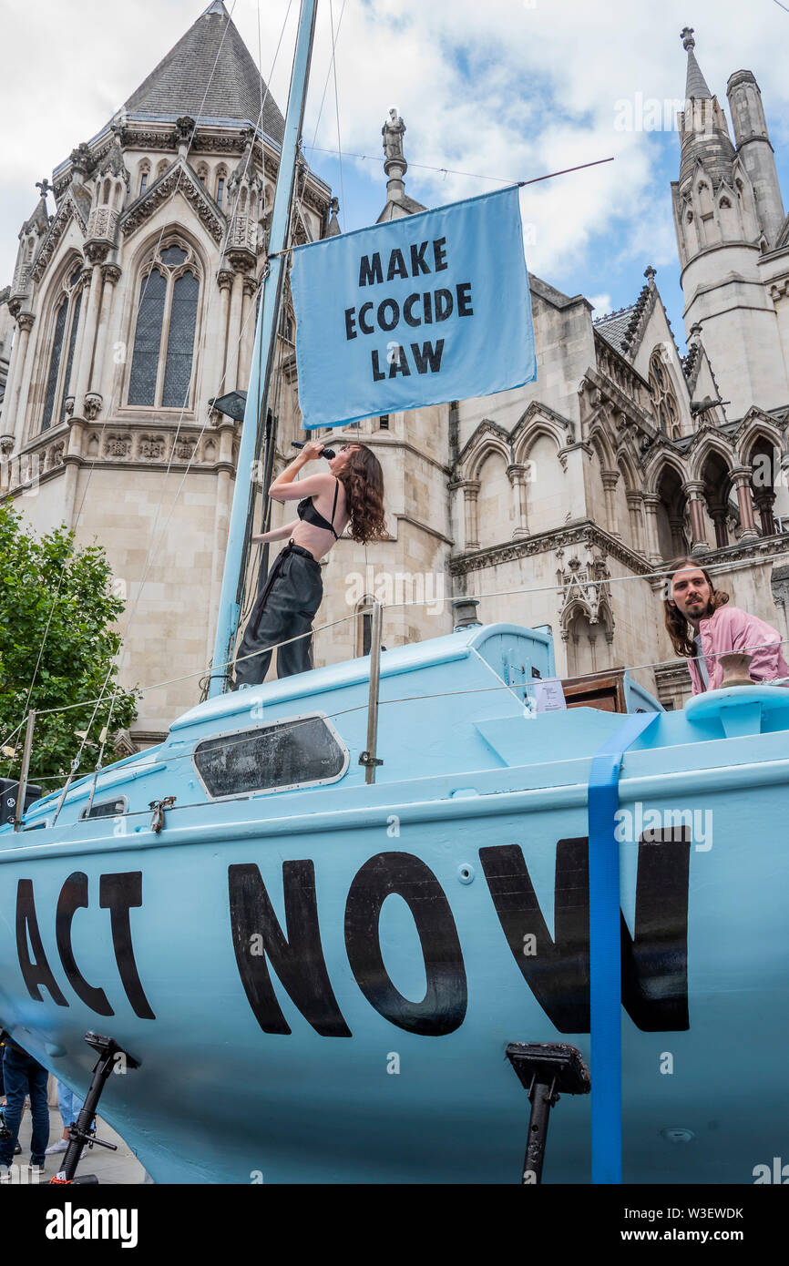 London, UK. 15th July 2019. Jessica Winter performs on the boat after ...