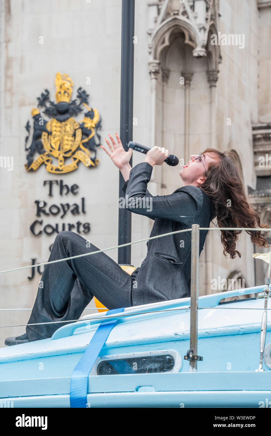 London, UK. 15th July 2019. Jessica Winter performs on the boat after ...