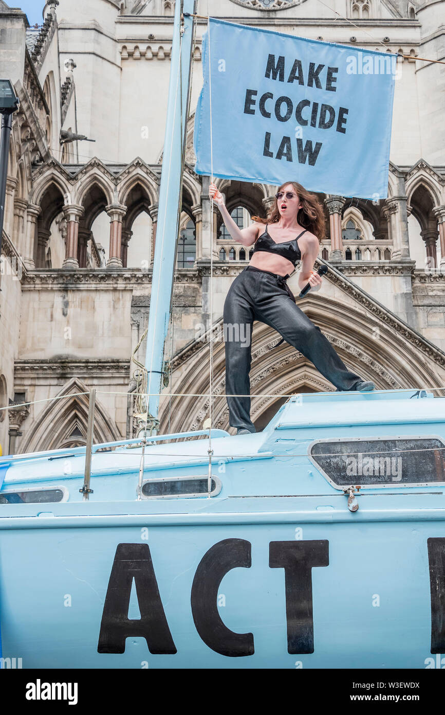 London, UK. 15th July 2019. Jessica Winter performs on the boat after ...